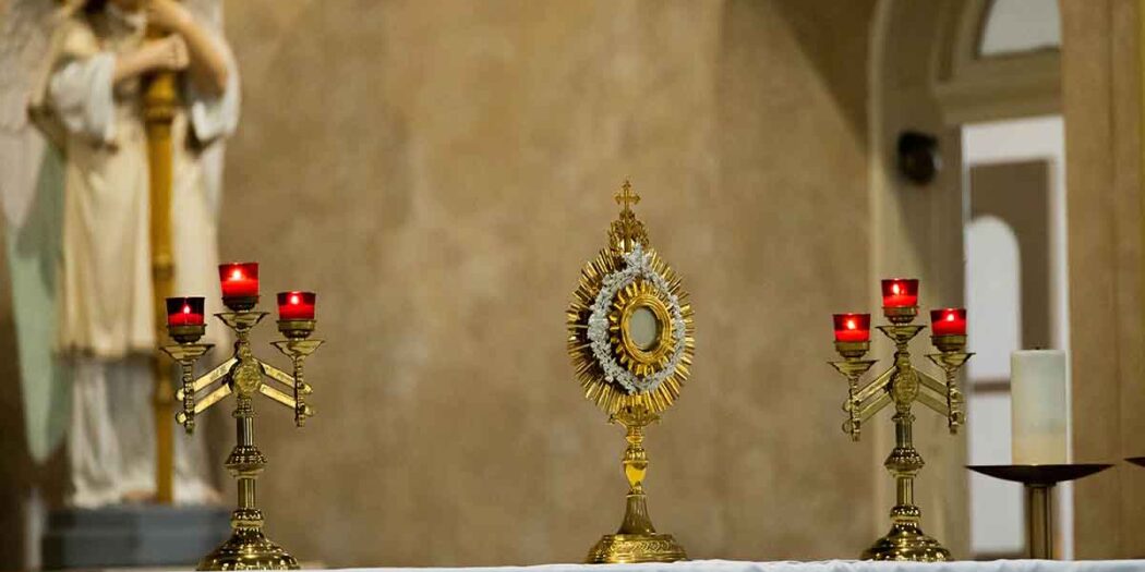 Quem fundou a Igreja Católica e por que ela é tão forte