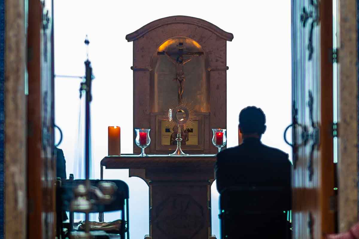 Credo oração católica completa, aprenda como rezar aqui