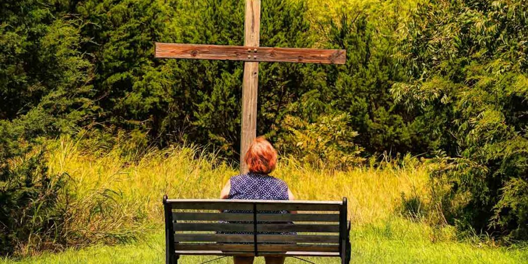 Benzedeira, saiba o que é, religião, por que usam galho arruda