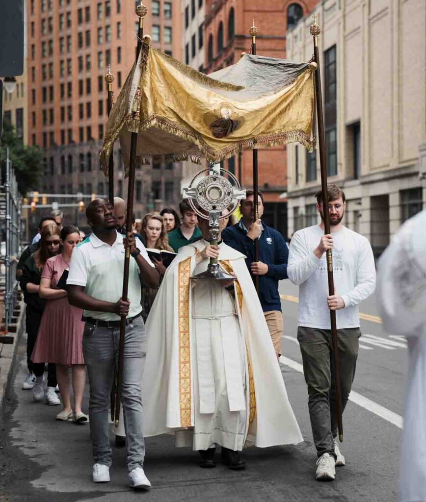Jesus eucarístico, veja o significado e como faze a adoração